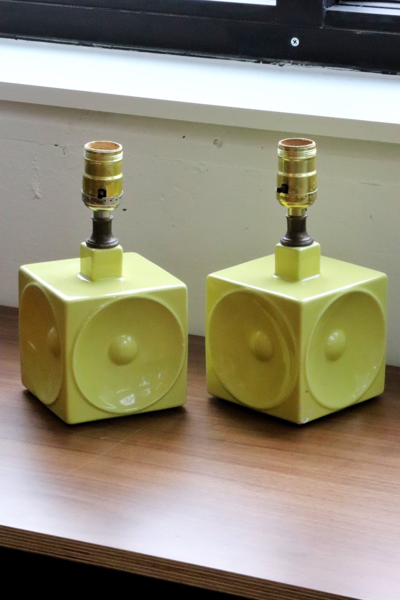 Small Atomic Chartreuse Ceramic Lamps – In The Comfort Of
