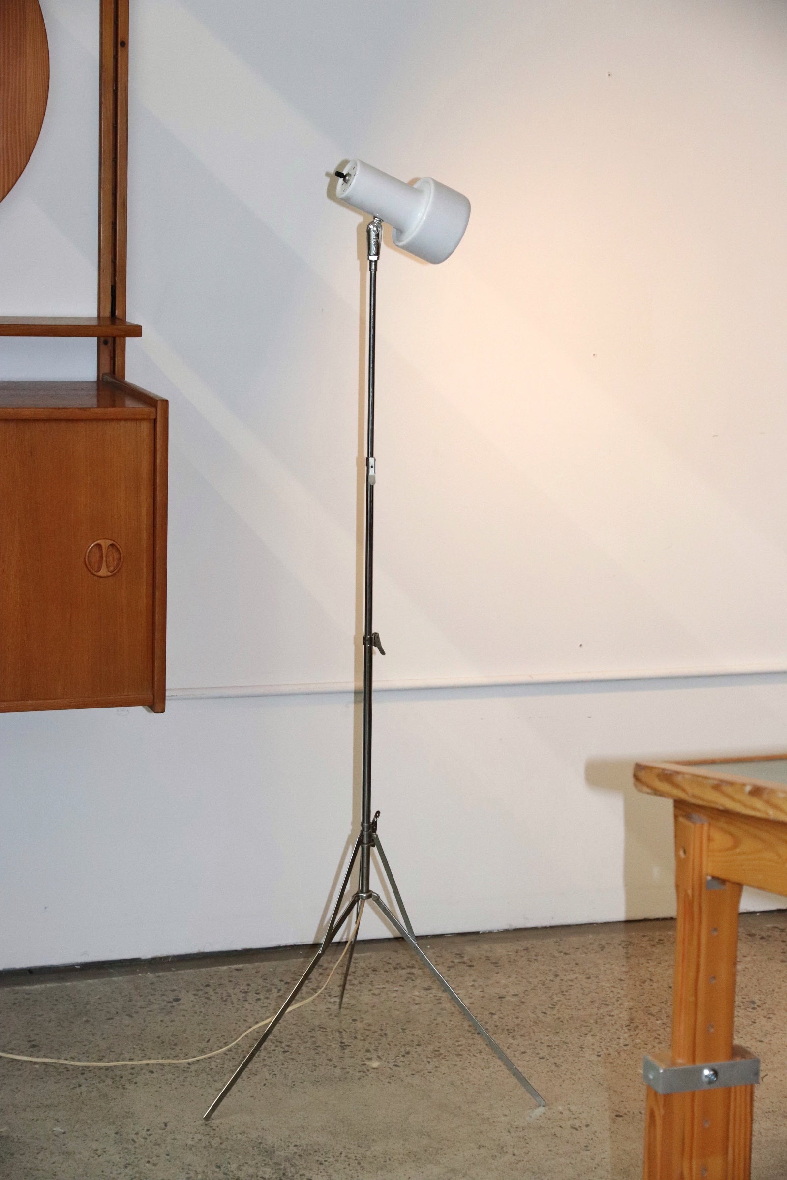 Telescopic Tripod Task Lamp – In The Comfort Of